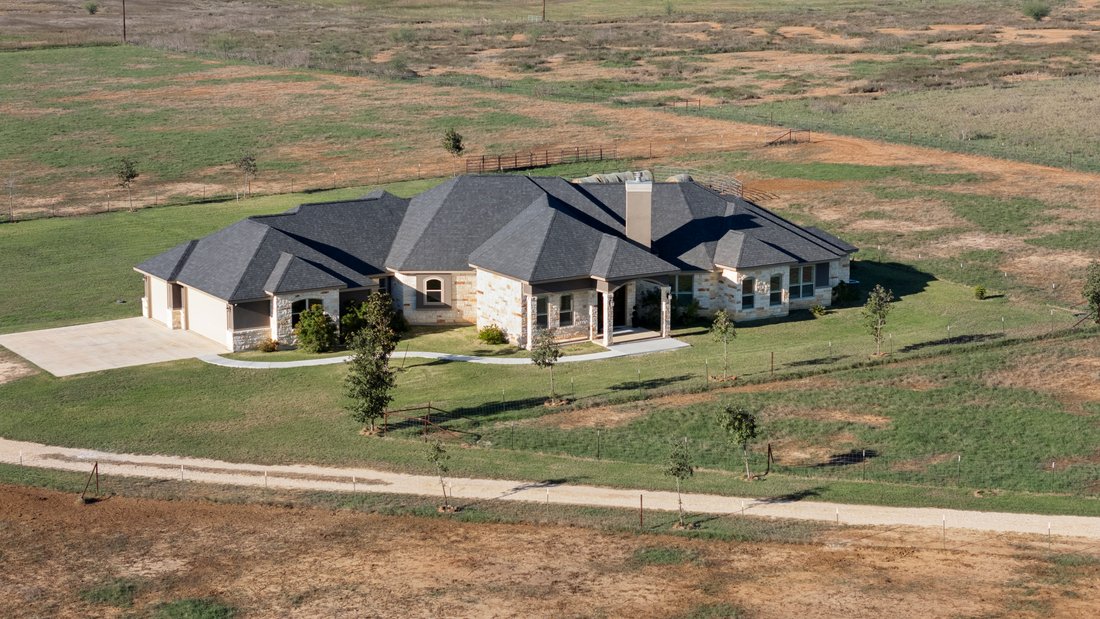 Custom Ranch Home On 10 Ag Exempt Acres Dans Floresville, Texas, états ...