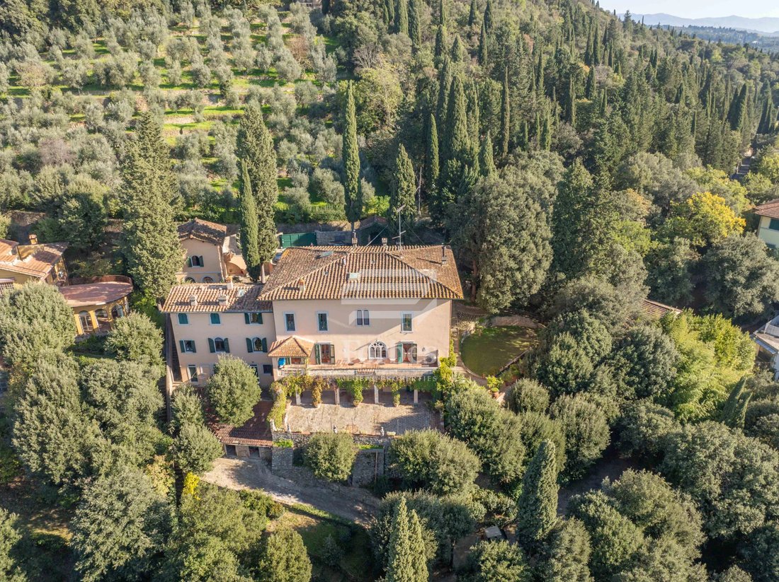 Historic Villa With Garden For Sale In Poggio Gherardo, Tuscany, Italy ...