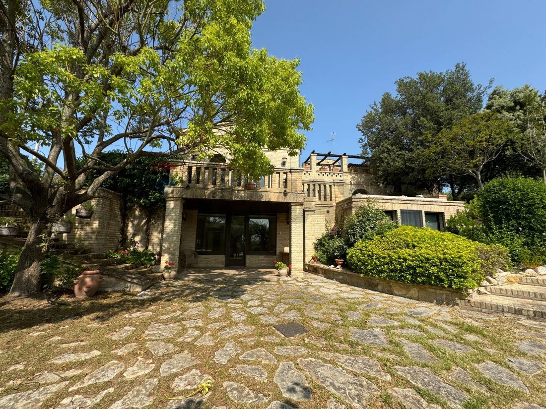 Villa Singola In Vendita A Santa Maria In Borgata Fattore, Abruzzo ...