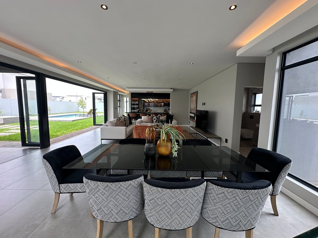 5 Bedrooms Elegant Brand New In Delportshoop, Northern Cape, South ...