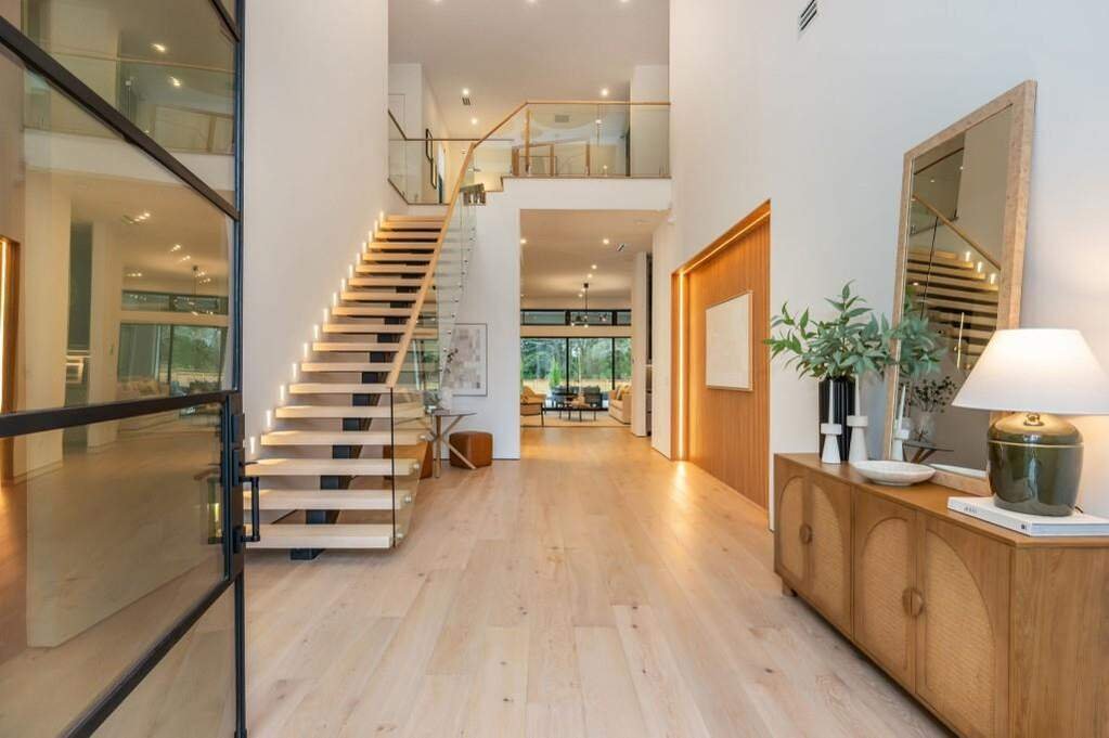 Dream Worthy Interior In Head Turning In Brookhaven, Georgia, United ...