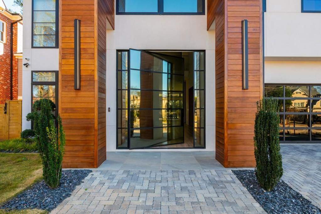 Dream Worthy Interior In Head Turning In Brookhaven, Georgia, United ...