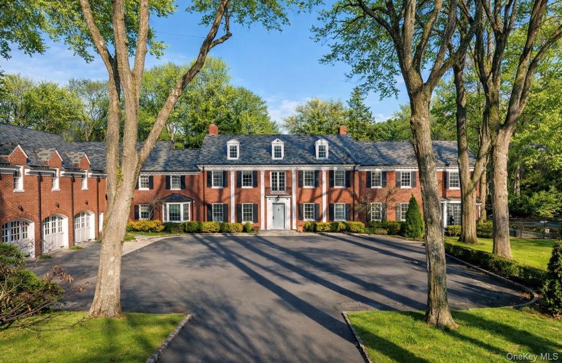 Single Family Residence In Muttontown In Muttontown, New York, United ...