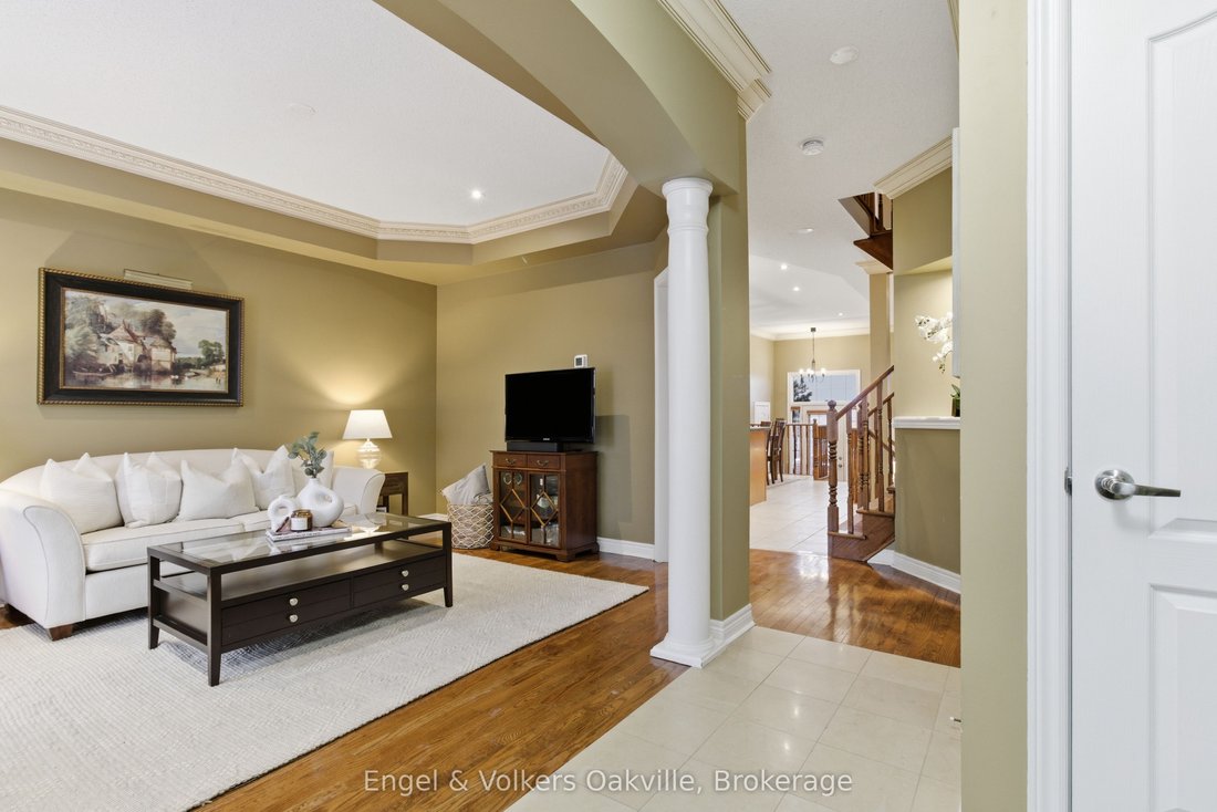 Rare End Unit Executive Townhome In Churchill In Mississauga, Ontario ...