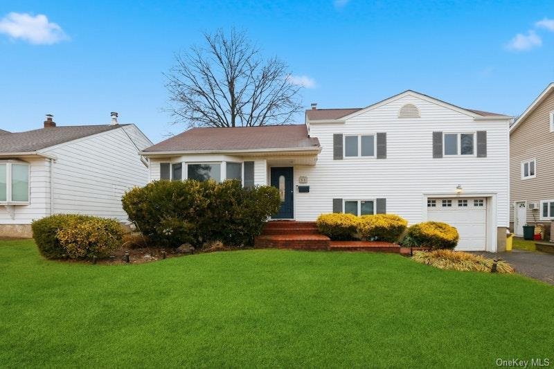 Single Family Residence In Syosset In Syosset, New York, United States ...