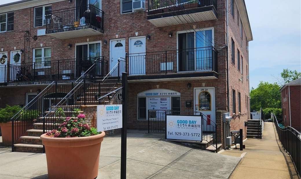 Triplex In Flushing In New York, New York, United States For Sale ...