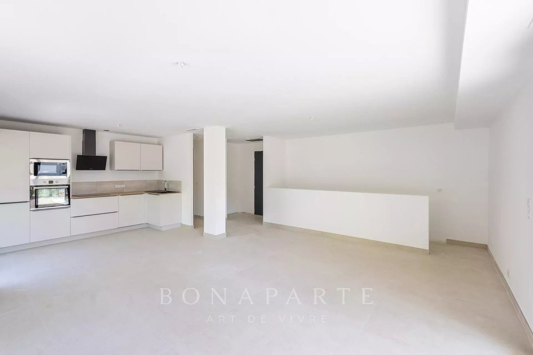 Appartement Dans Saint Raphaël, Provence Alpes Côte D'azur, France à ...