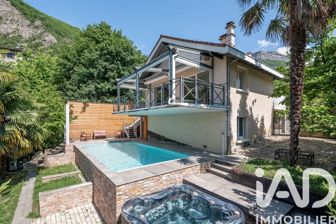 Vente Maison/Villa 7 Pièces In La Tronche, Auvergne Rhône Alpes, France ...