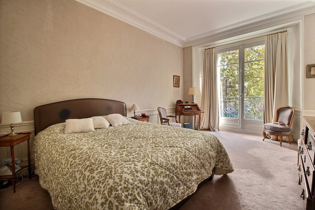 Paris 17 Pereire/Ste Ursule In Paris, île De France, Frankreich Zu ...