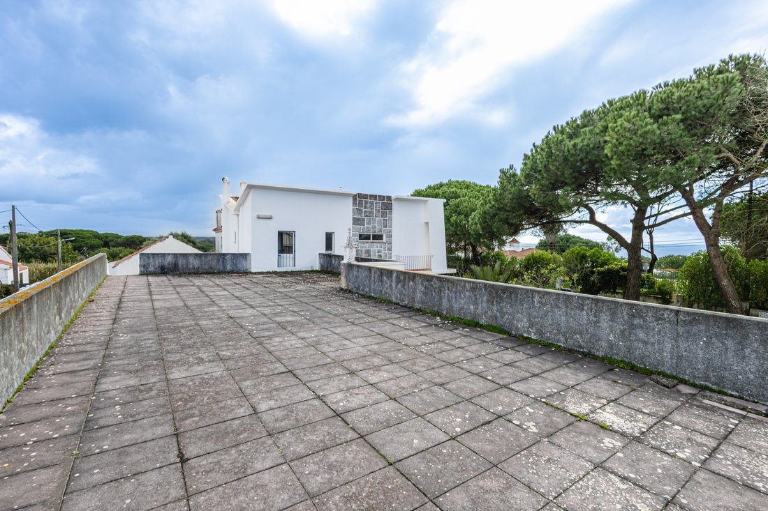 Villa With Sea View En Caparica E Trafaria, Setúbal Municipality ...