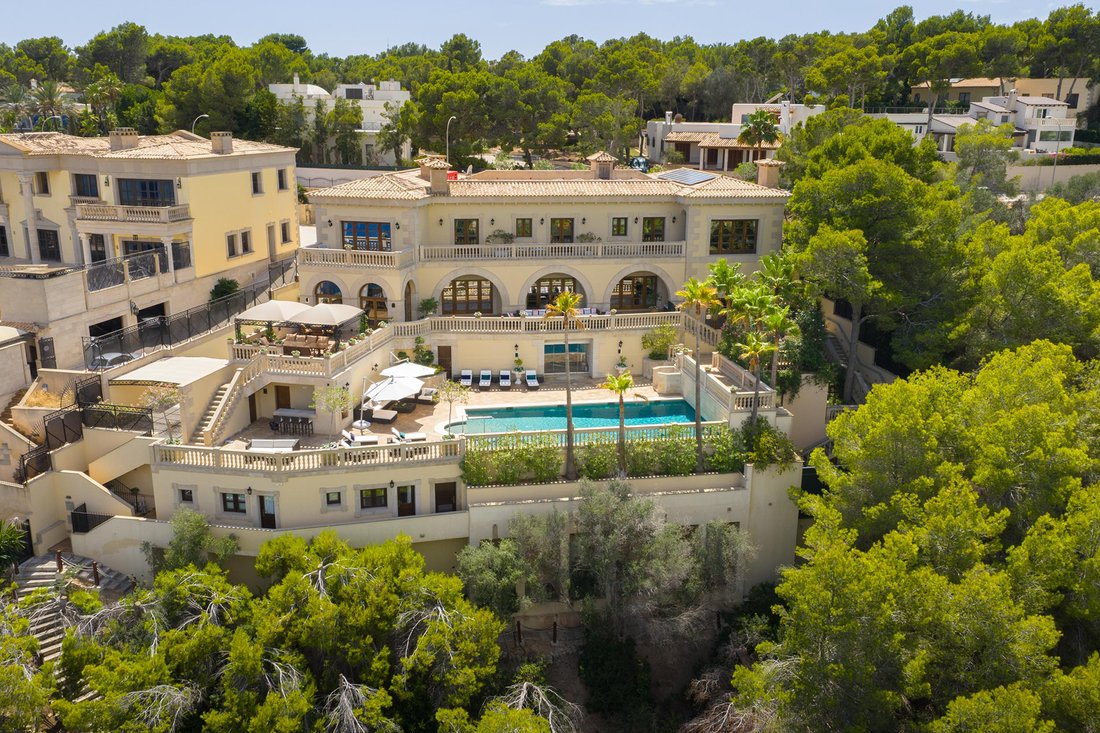 Villa Mediterránea Con Vistas Al Mar En Sol De Mallorca, Calviá, Islas ...