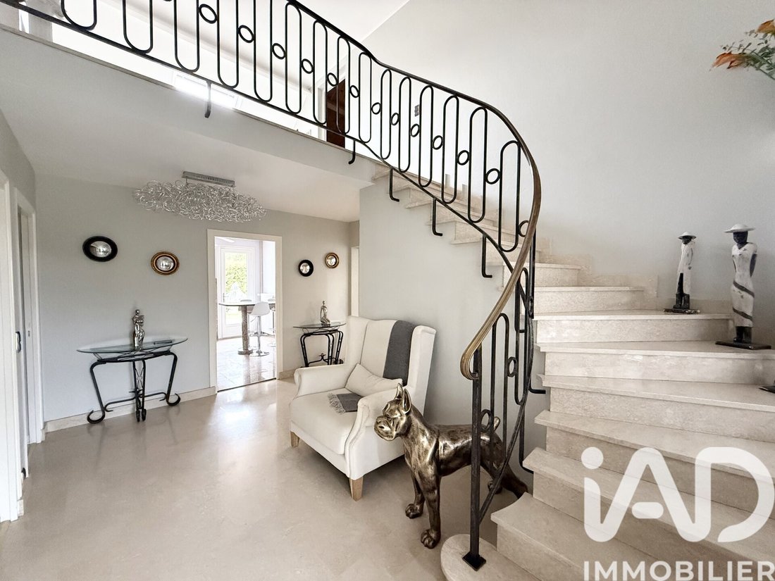 Vente Demeure 9 Pièces In Ville Saint Jacques, île De France, France ...