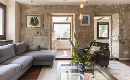 Luxury farm ranches with terrace for sale in Nigran, Nigran, Spain ...