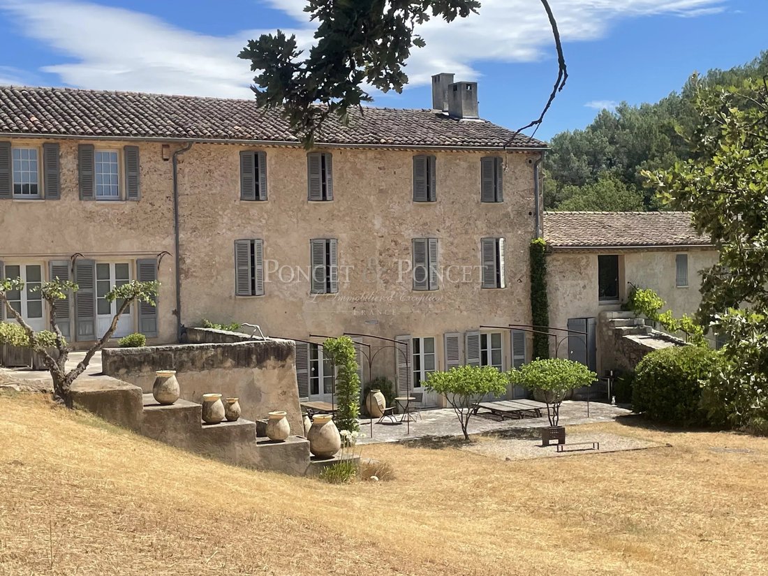 A Hidden Gem Of A En Entrecasteaux, Provenza Alpes Costa Azul, Francia ...