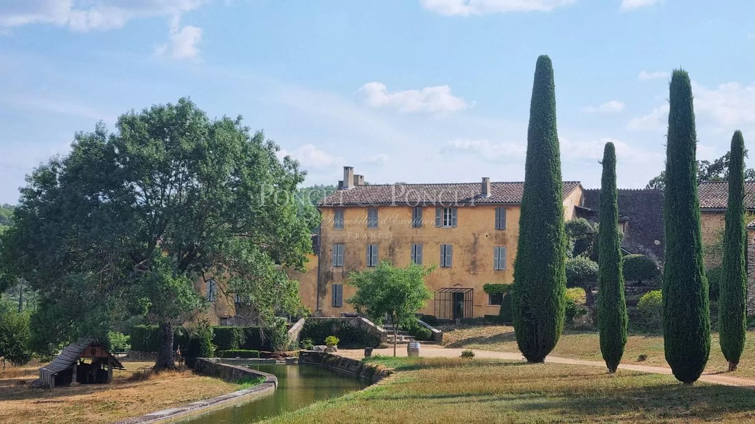 Una Gemma Nascosta Di In Entrecasteaux, Provenza Alpi Costa Azzurra ...