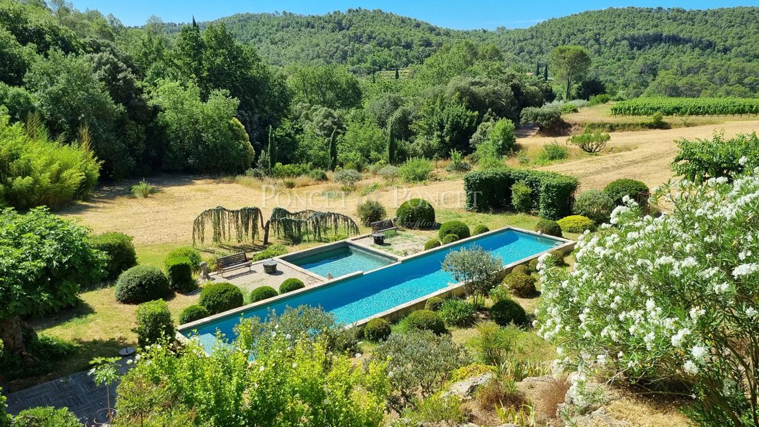 Una Gemma Nascosta Di In Entrecasteaux, Provenza Alpi Costa Azzurra ...