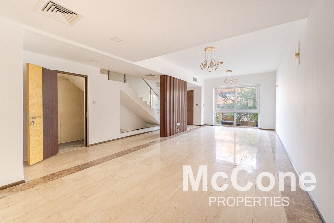 Upgraded | Huge Layout | Vacant In Dubai, دبي, United Arab Emirates For ...