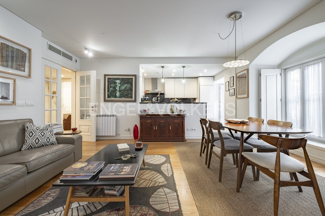 Sophisticated 2 Bedroom Apartment In A In Santa Maria Maior, Lisbon ...