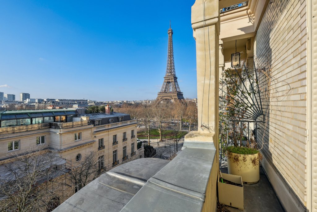 Exceptional Apartment On A High Floor With In Paris, île De France ...