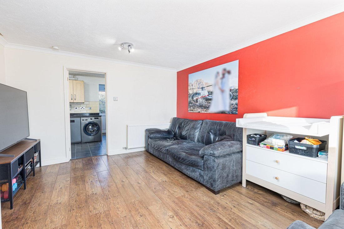 House Crawley In Crawley, England, United Kingdom For Sale (17002198)