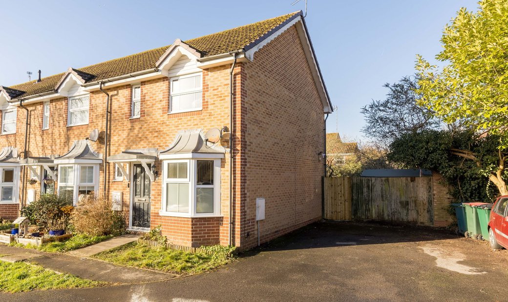 House Crawley In Crawley, England, United Kingdom For Sale (17002198)