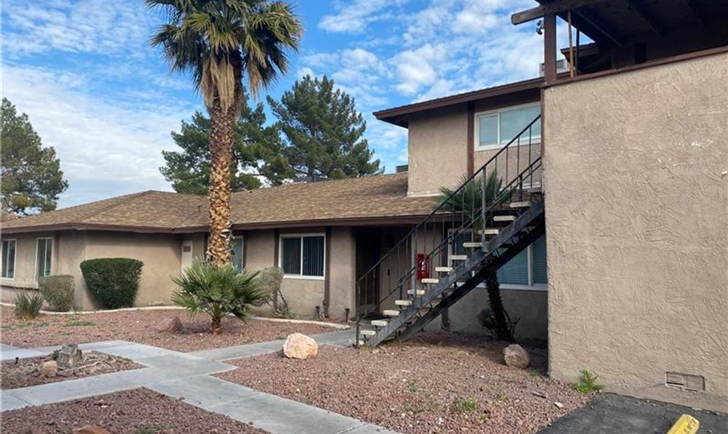 Mehrfamilienhaus Mit 9 In Las Vegas, Nevada, Vereinigte Staaten Zu ...