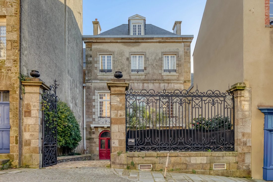 Haute Ville De Granville Hôtel Particulier Dans Granville, Normandie ...