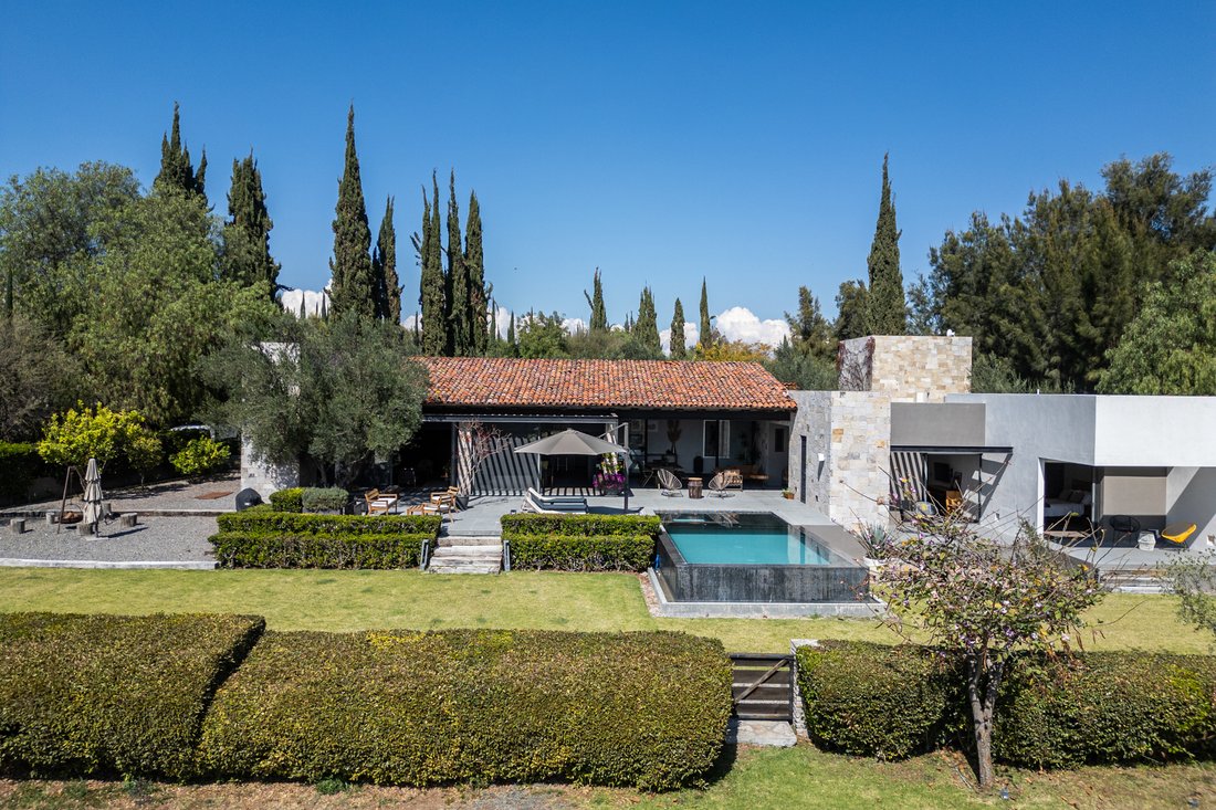 Santisima Trinidad Contemporary Gem En El Durazno, Guanajuato, México ...