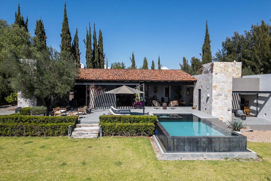 Santisima Trinidad Contemporary Gem En El Durazno, Guanajuato, México ...