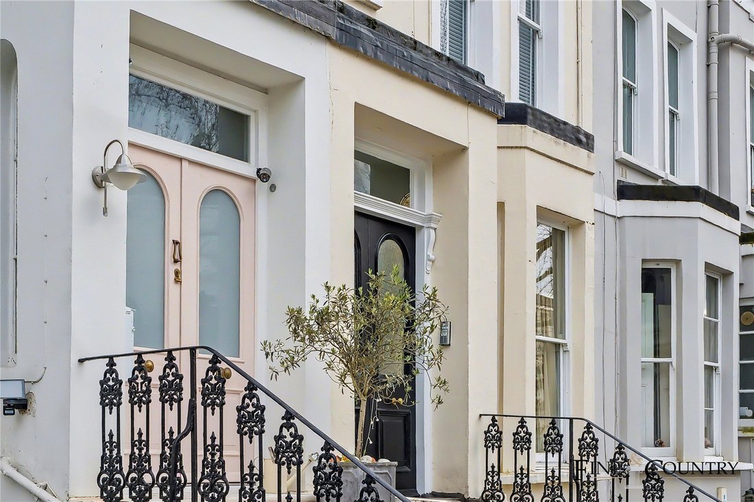 Reihenhaus Mit 5 Schlafzimmern In London, England, Vereinigtes ...