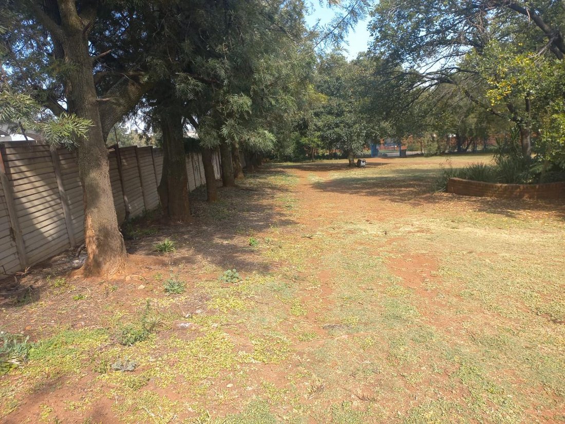 Kleine Holding Zu Verkaufen!! Verbesserte In Centurion, Gauteng ...