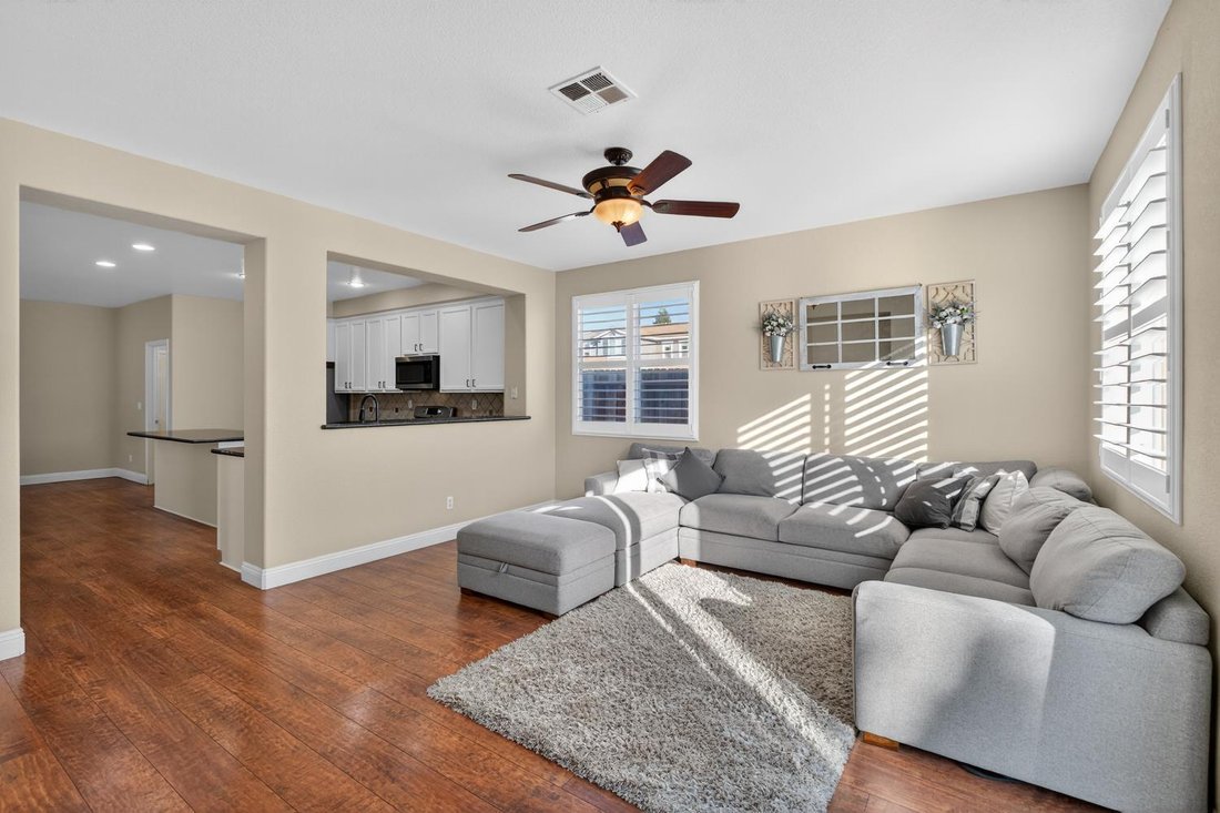 Wohnanlage Elk Grove In Elk Grove, Kalifornien, Vereinigte Staaten Zu ...