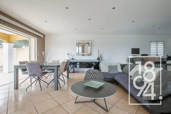 Villa + Buildable Land With En Marsella, Provenza Alpes Costa Azul ...