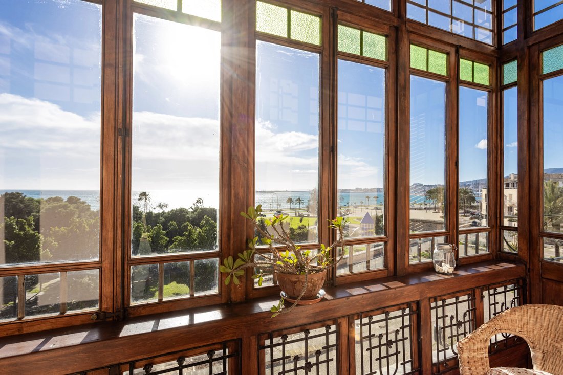 Elegante Apartamento Atemporal En Primera Línea Del En Islas Baleares ...