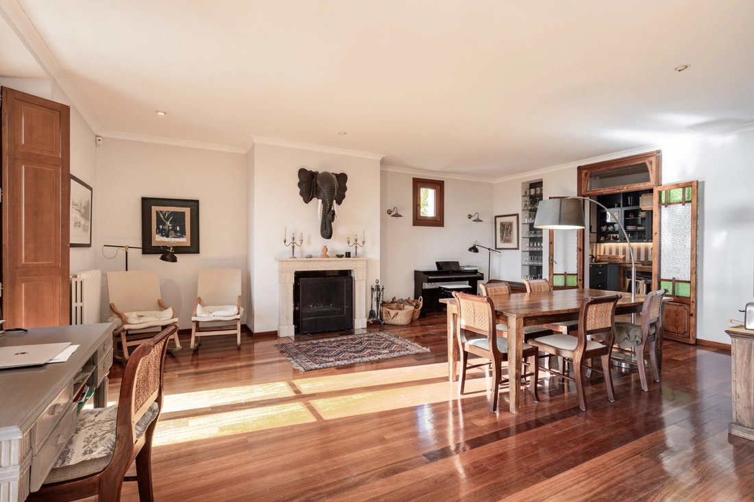 Elegante Apartamento Atemporal En Primera Línea Del En Islas Baleares ...