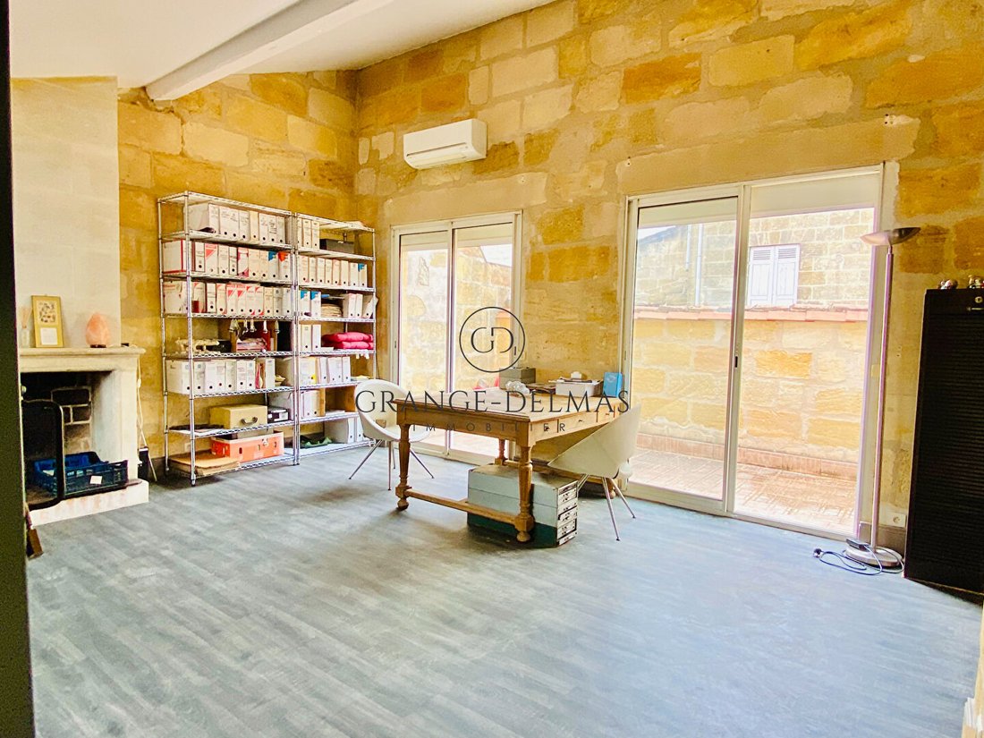 Steingebäude Mit Garage In Bordeaux, Nouvelle Aquitaine, Frankreich Zu ...