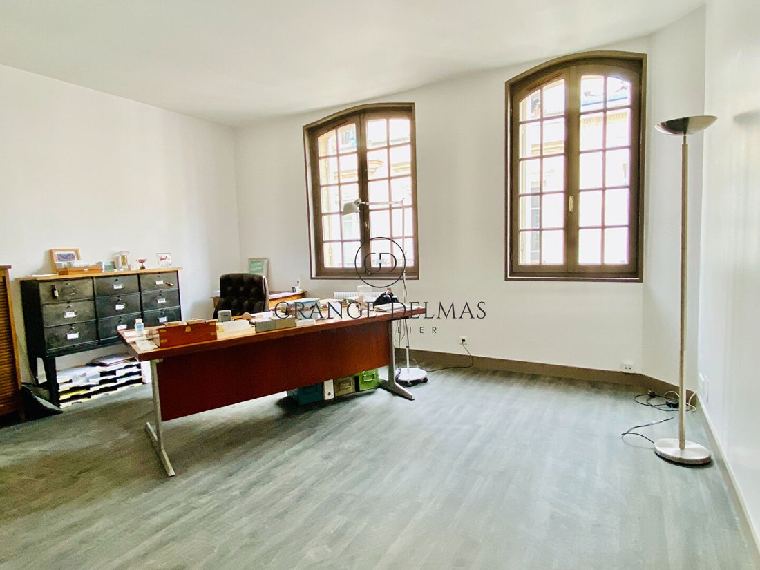 Immeuble En Pierre Avec Garage Dans Bordeaux, Nouvelle Aquitaine ...