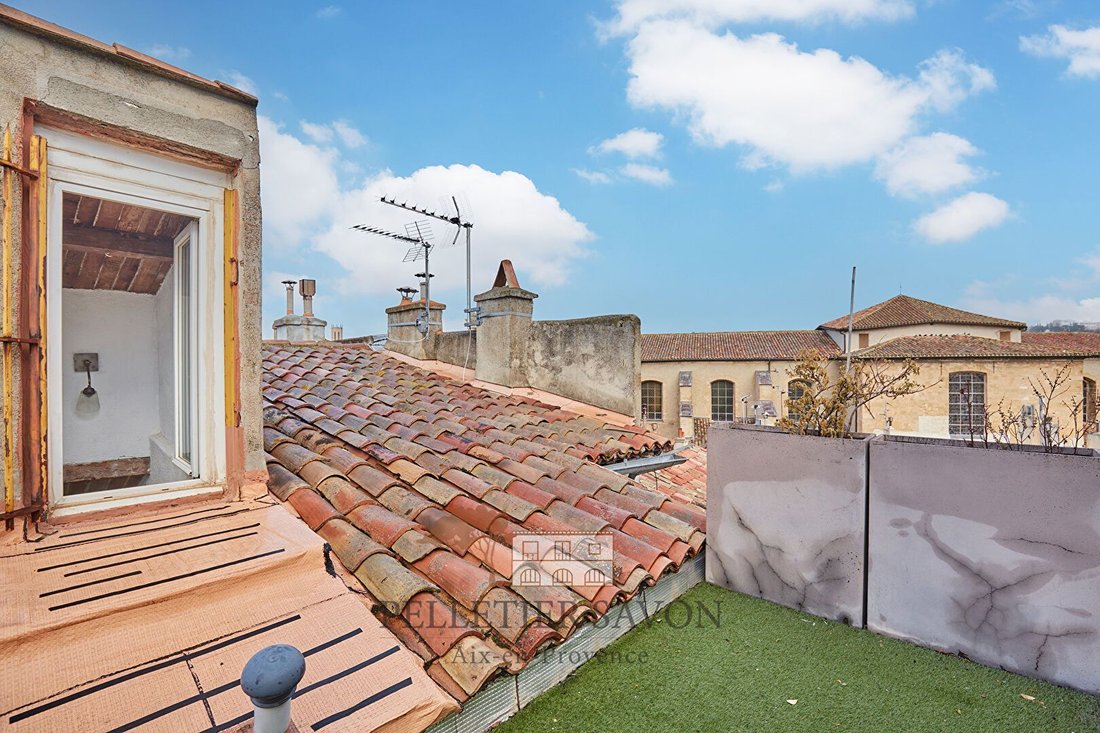 Top Floor With Elevator In Aix En Provence, Provence Alpes Côte D'azur ...
