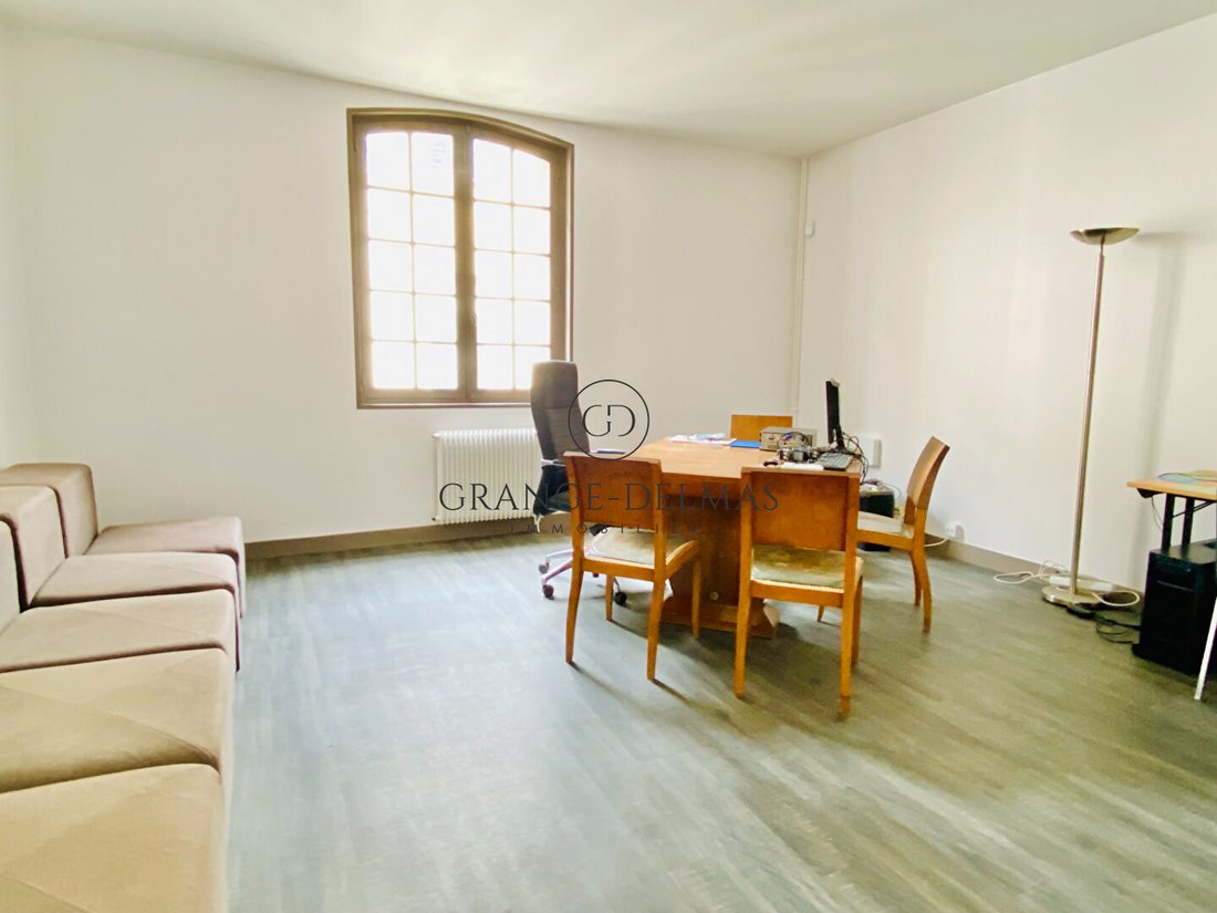 Immeuble En Pierre Avec Garage Dans Bordeaux, Nouvelle Aquitaine ...