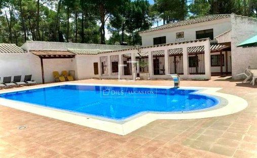 Luxury villas with tennis court for sale in l'Olivereta, Valencia ...