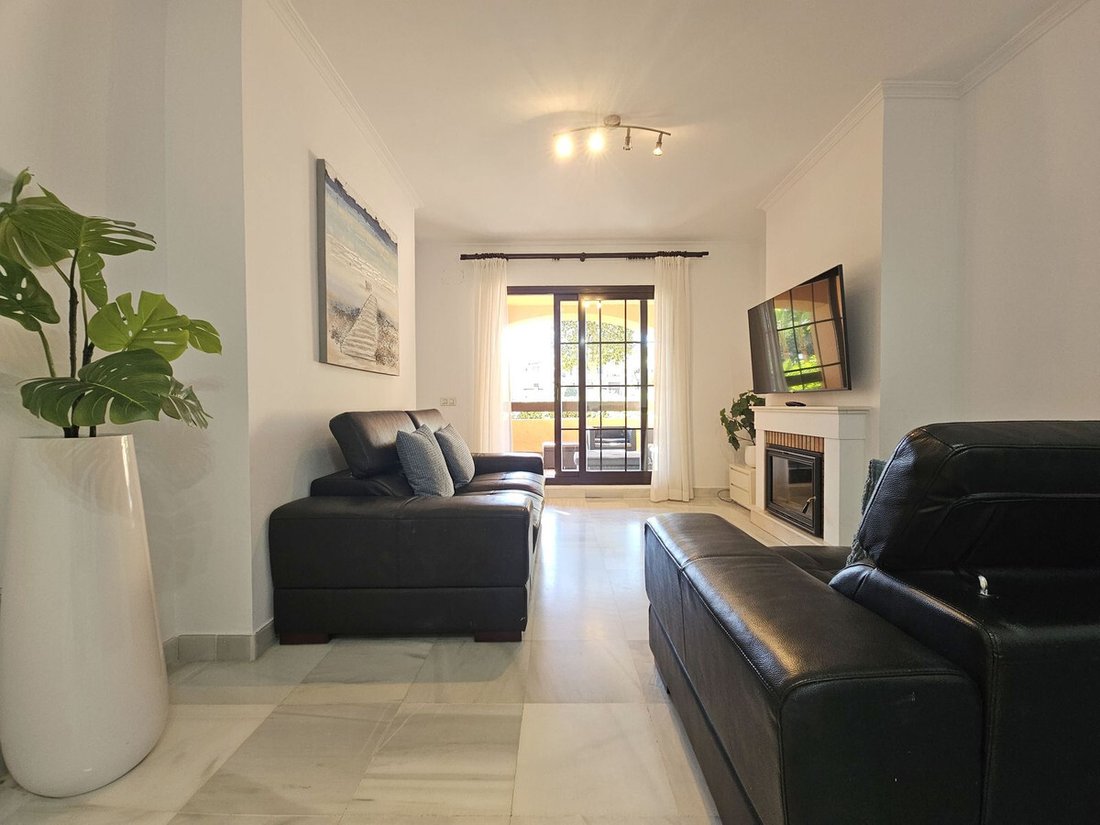 Hacienda Del Sol Apartment In Atalaya Isdabe, Estepona, Andalusia For ...