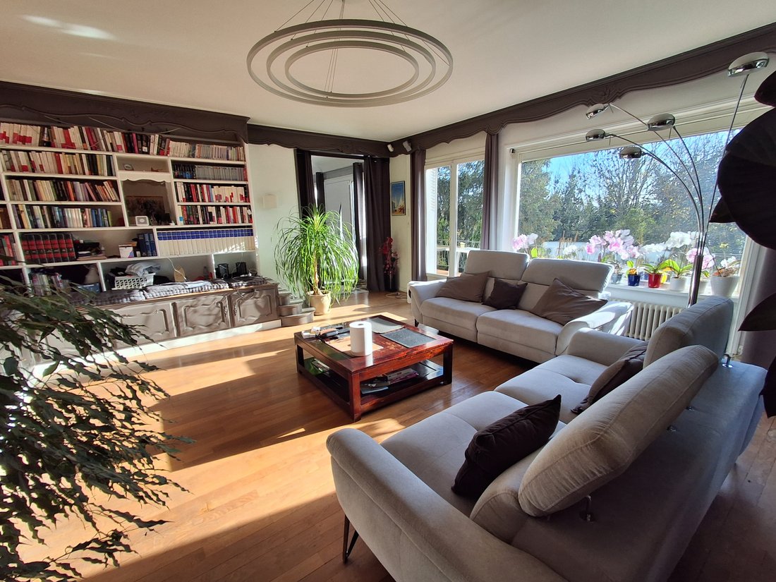 Maison Familiale De 270 M² Dans Ormesson Sur Marne, île De France ...