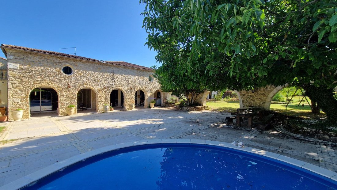 Charming Artist's Residence 10 Master En Langon, Nueva Aquitania ...