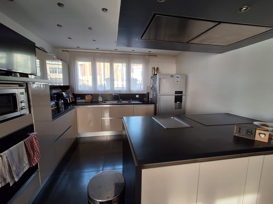 Maison Familiale De 270 M² Dans Ormesson Sur Marne, île De France ...