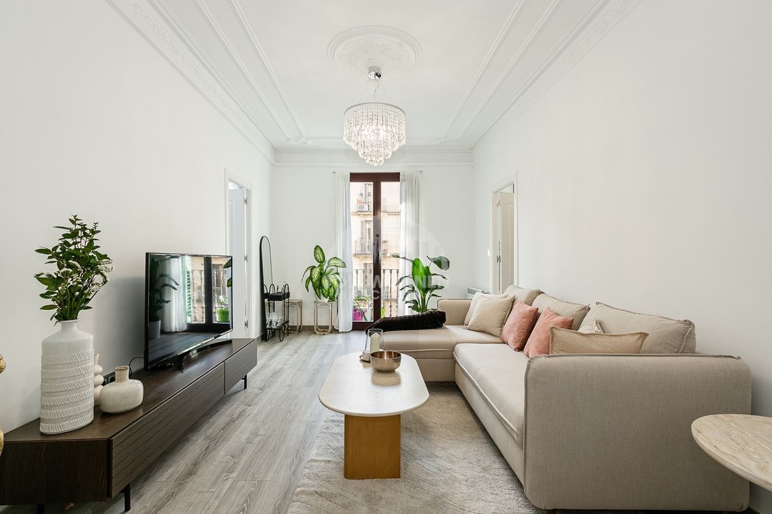 Newly Renovated Apartment With Historic Flair In Ciutat Vella ...