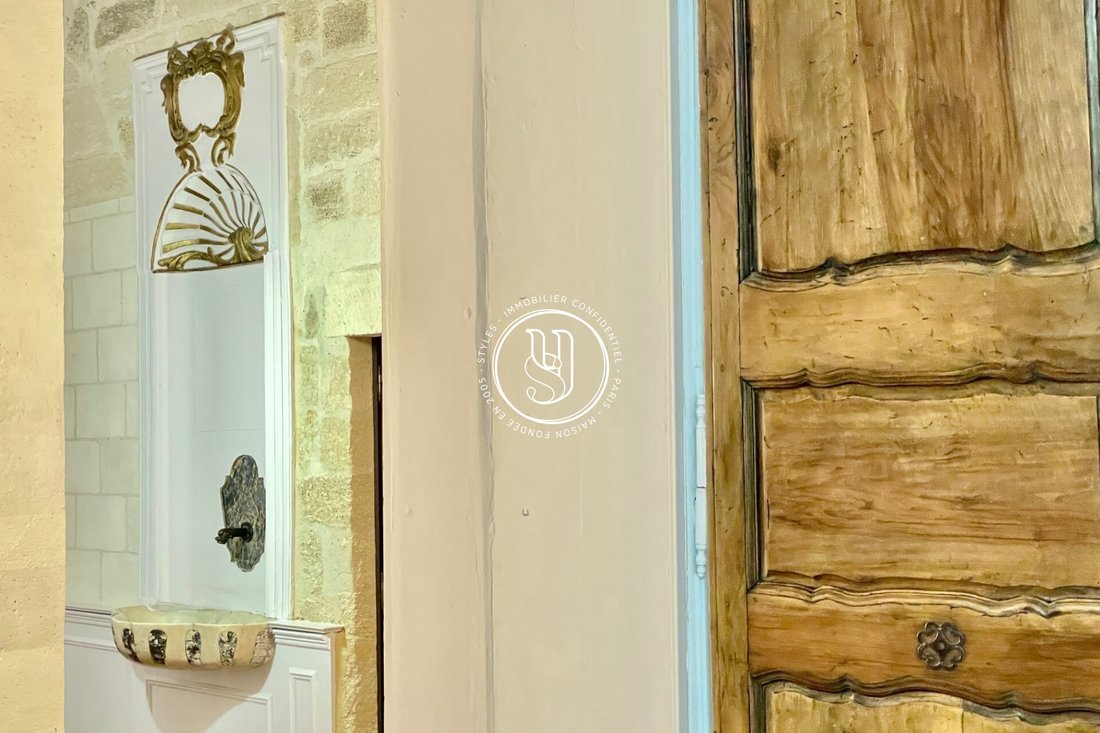 Majestueux, Surprenant Dans Le Coeur D''Uzès. En Uzès, Occitania ...