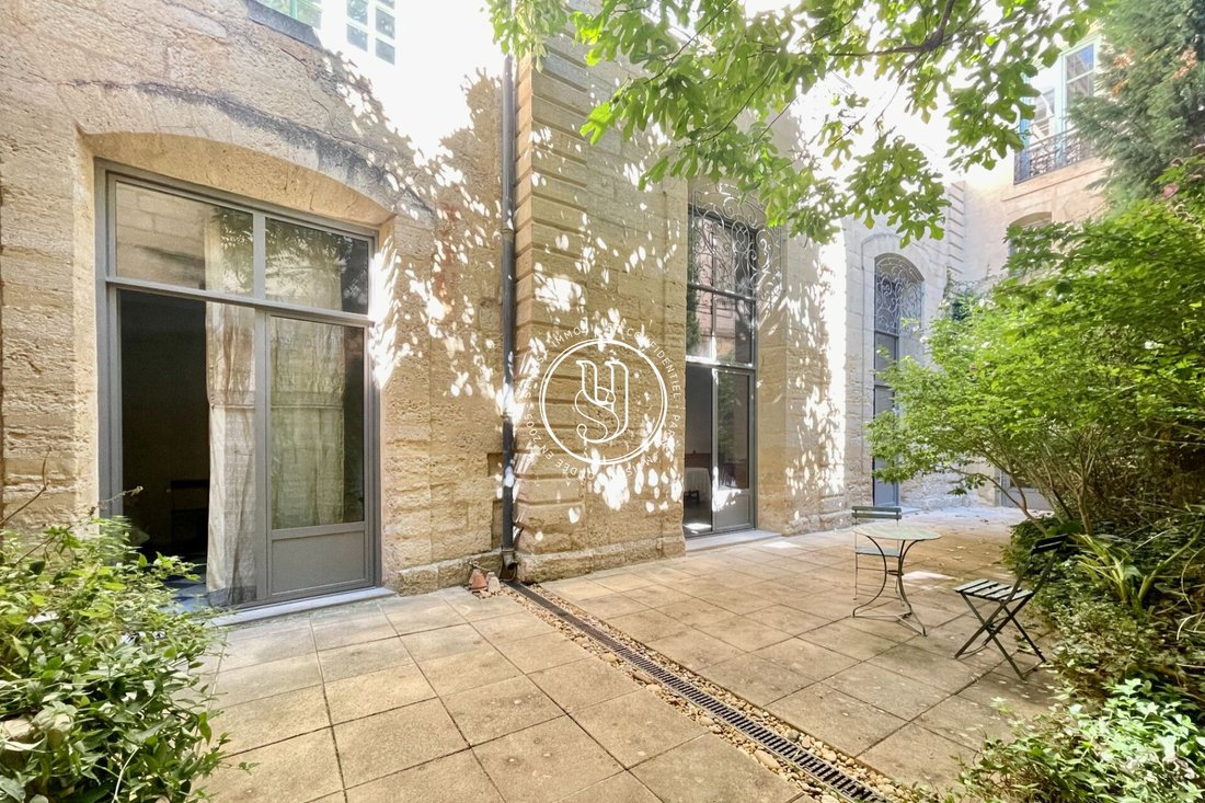 Majestueux, Surprenant Dans Le Coeur D''Uzès. En Uzès, Occitania ...