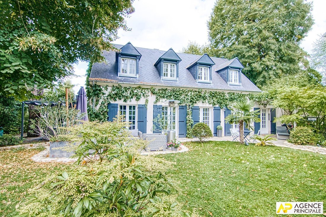 Versailles Saint Louis Maison 7 Pièces Dans Versailles, île De France ...