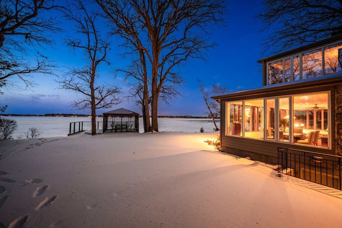 2211 Ch. Du Bord Du Lac Montréal In Montréal, Quebec, Canada For Sale ...