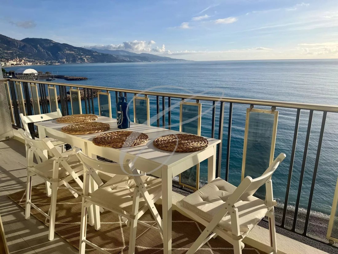 Roquebrune Cap Mar En Roquebrune Cap Martin, Provenza Alpes Costa Azul ...